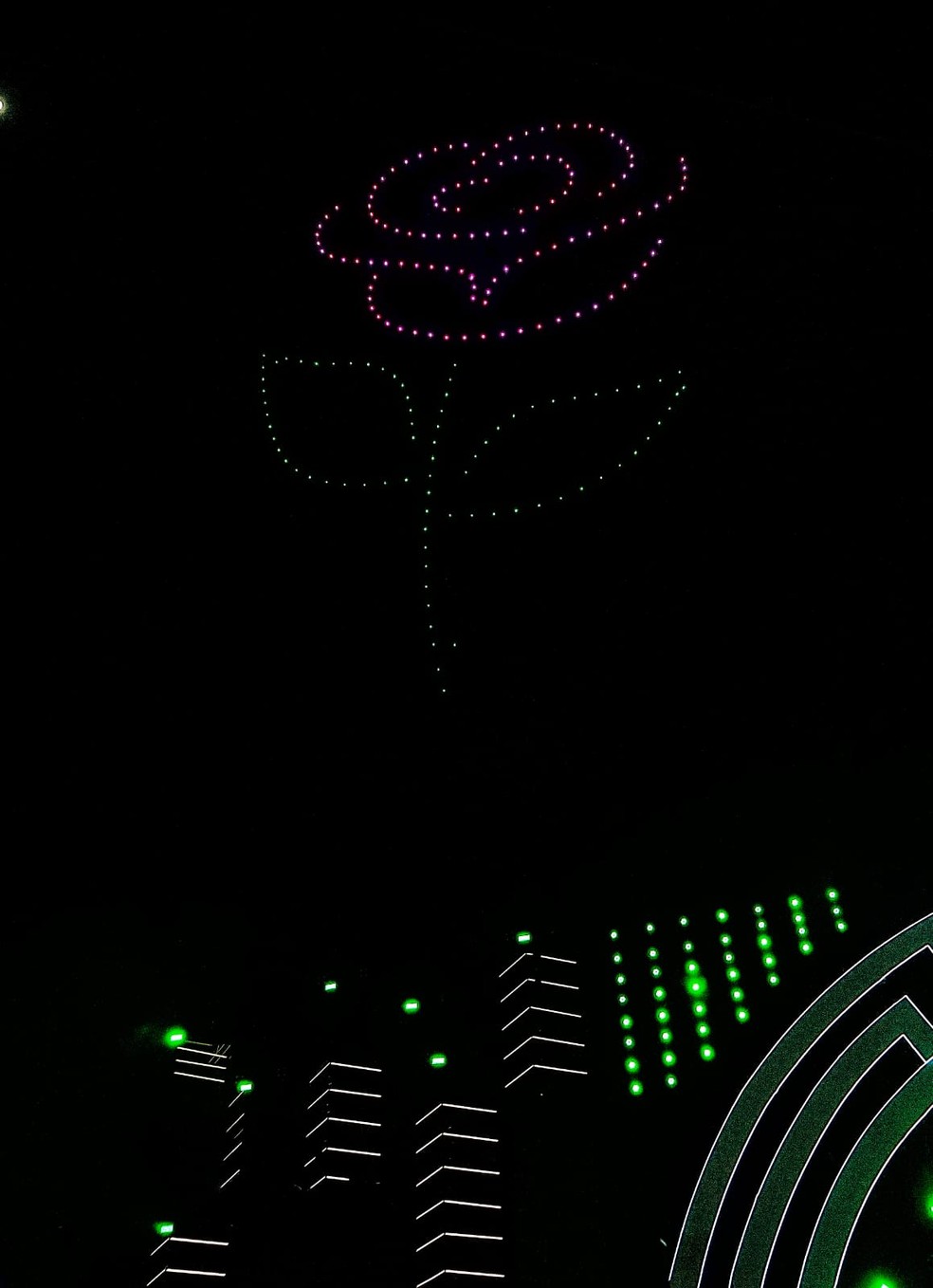 Drones de Alok impressionam com show de luzes no Réveillon de Fortaleza ...