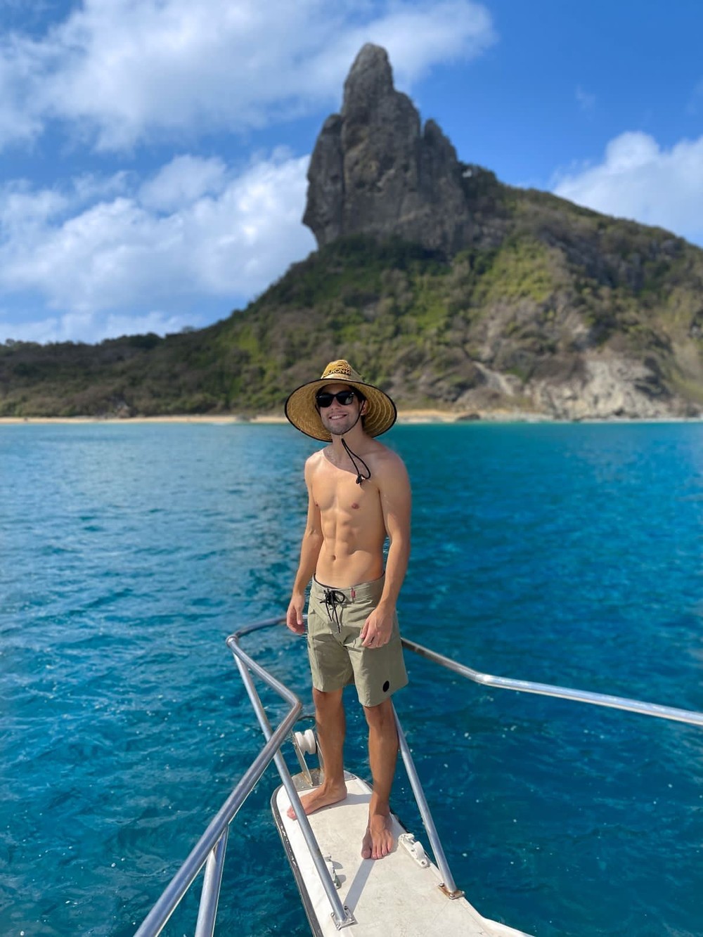 Daniel Rangel e Hanna Romanazzi curtem Noronha no maior romance; vídeos