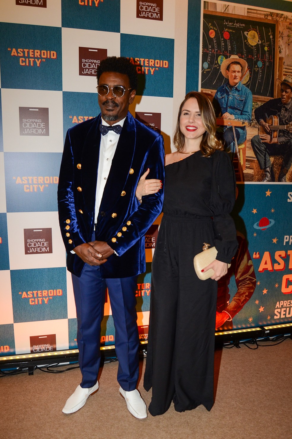 Seu Jorge curte 'vale night' com Karina Barbieri após nascimento do ...