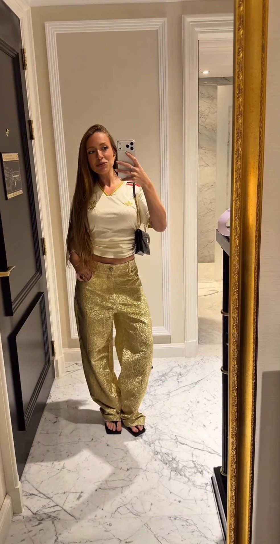 ‘Flaesposas’ exibem looks estilosos para a estreia do Flamengo no ...