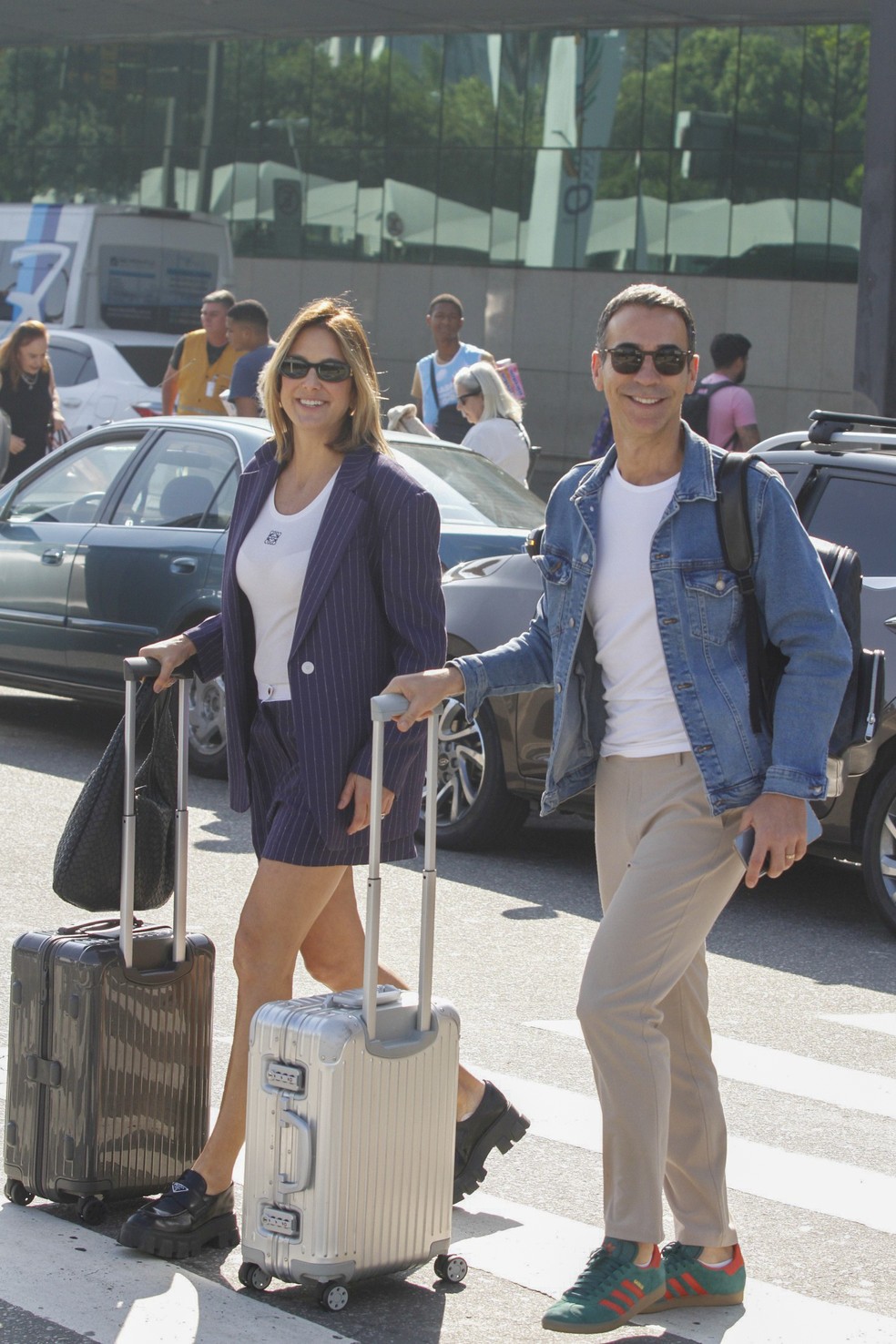 Helô Pinheiro, Ticiane e César Tralli desembarcam juntos em aeroporto ...