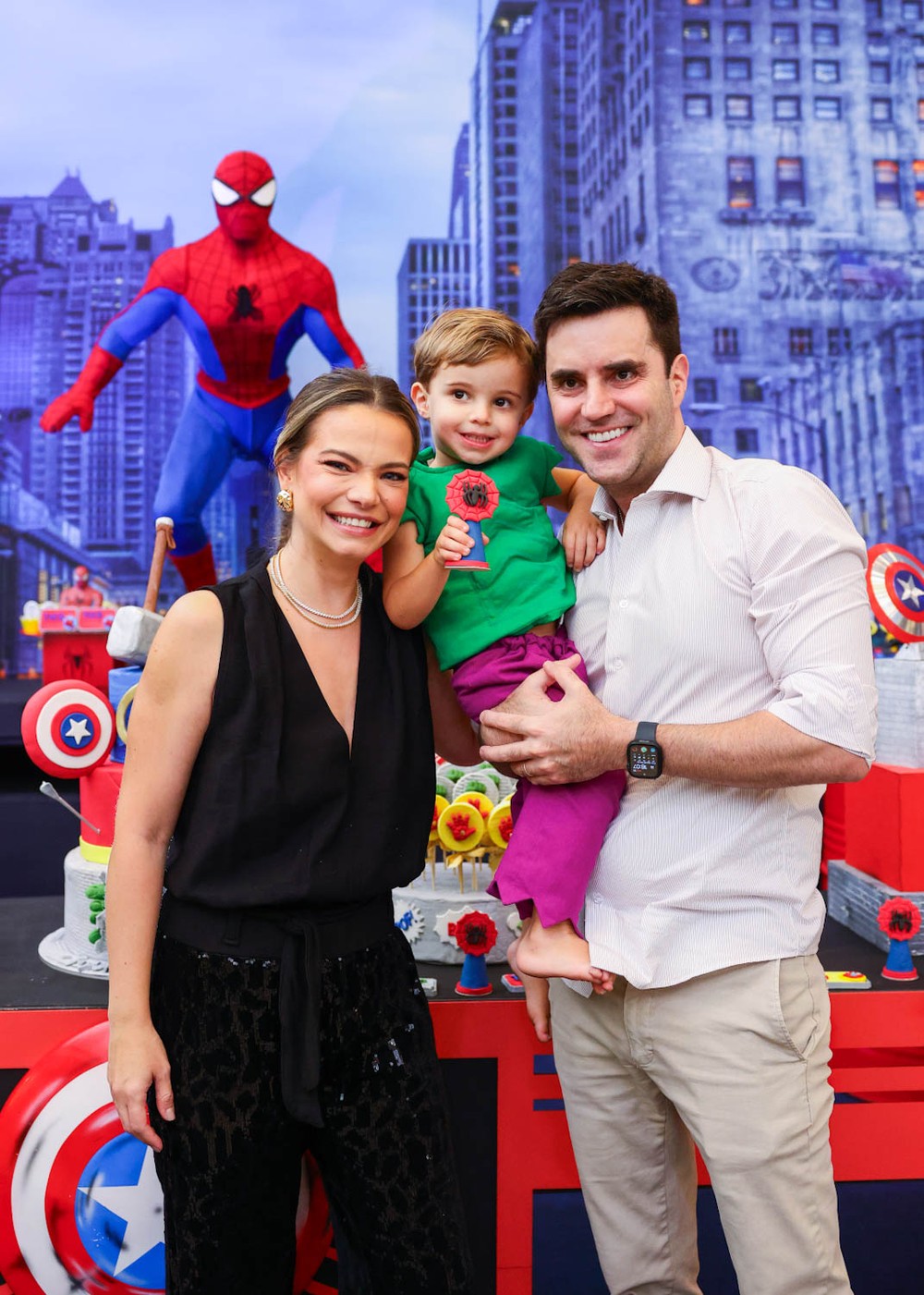 Milena Toscano comemora 3 anos do filho com festança de super-heróis