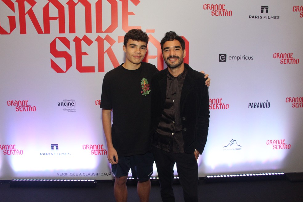 Artistas marcam presença na première do filme 'Grande Sertão' no Rio de ...