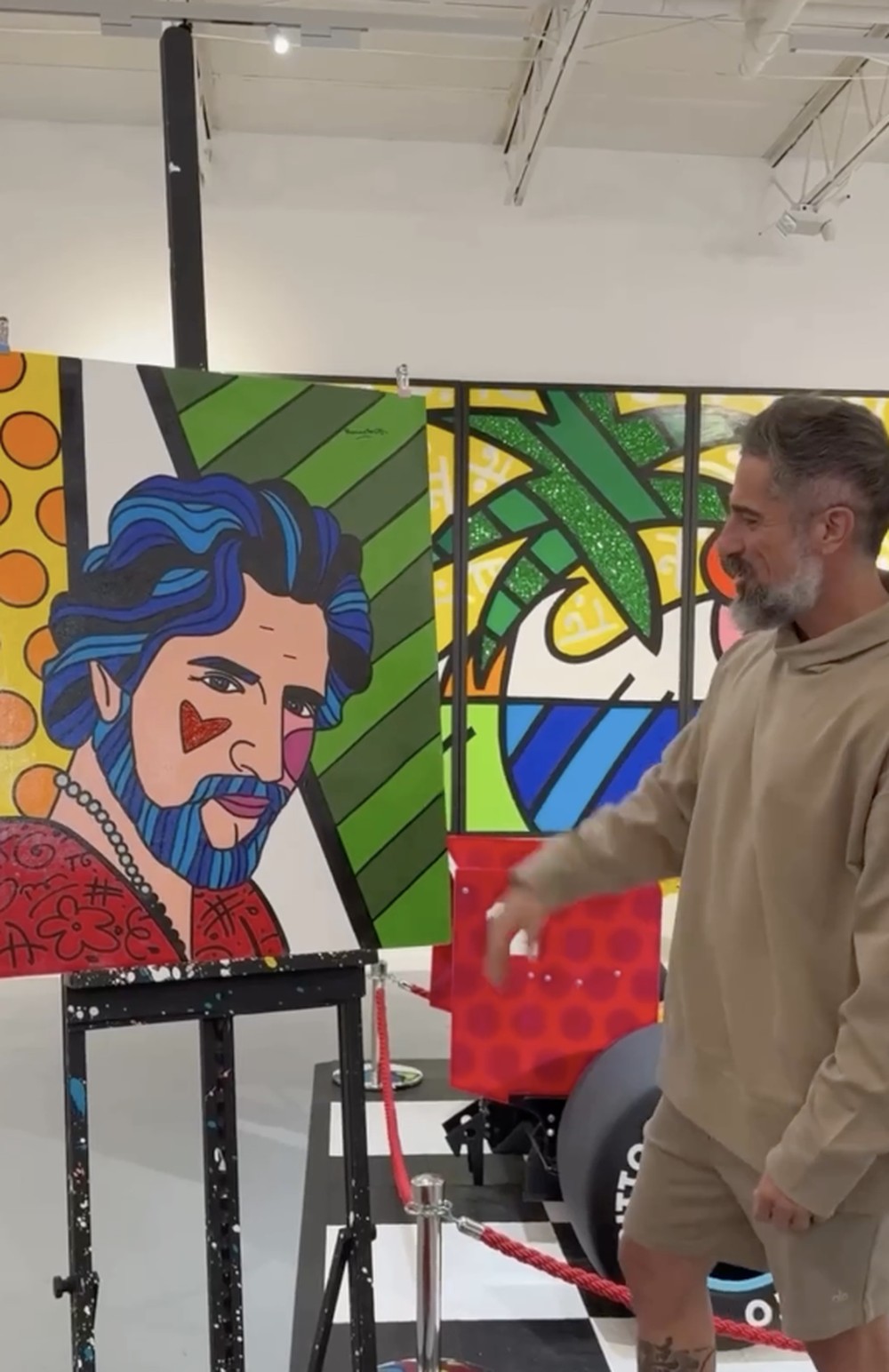 Marcos Mion vira obra de Romero Britto; veja o resultado