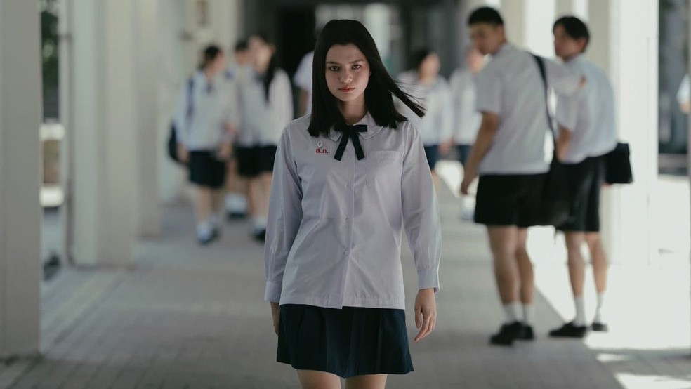 Becky Armstrong é a nova Nanno no reboot de 'Garota de Fora', da Netflix