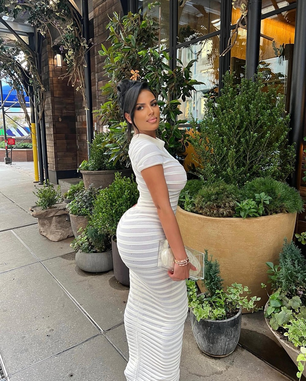 Kim Kardashian e 'sósia', também ex de Kanye West, usam looks iguais em ...