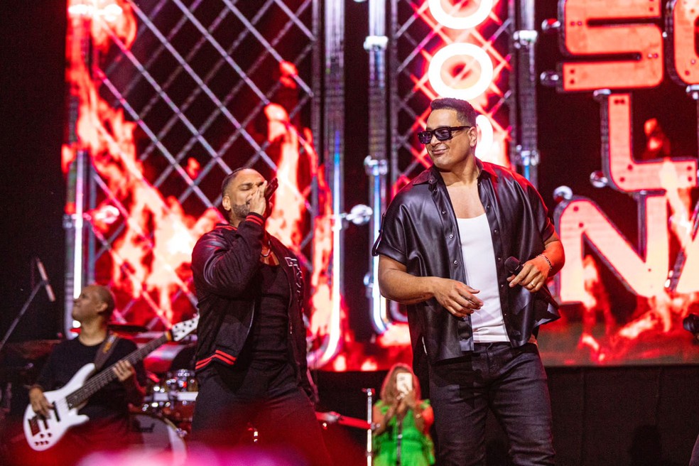 Xanddy exibe novo visual em show, no Rio, após procedimento no rosto