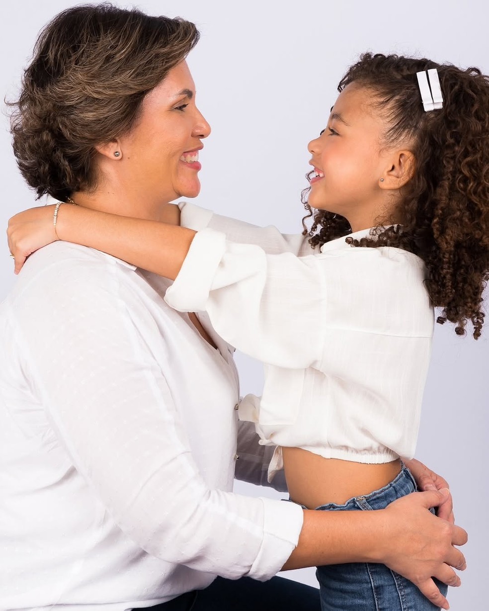 Conheça Elis Cabral, a 'furacãozinho' Sofia de 'Dona de Mim'