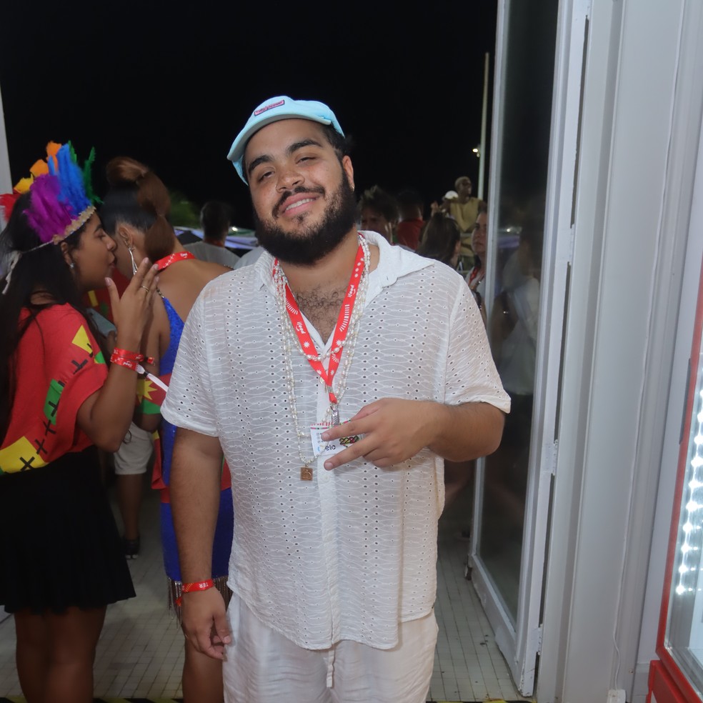 Fran Gil impressiona com shape fortão durante viagem com Alice Wegmann