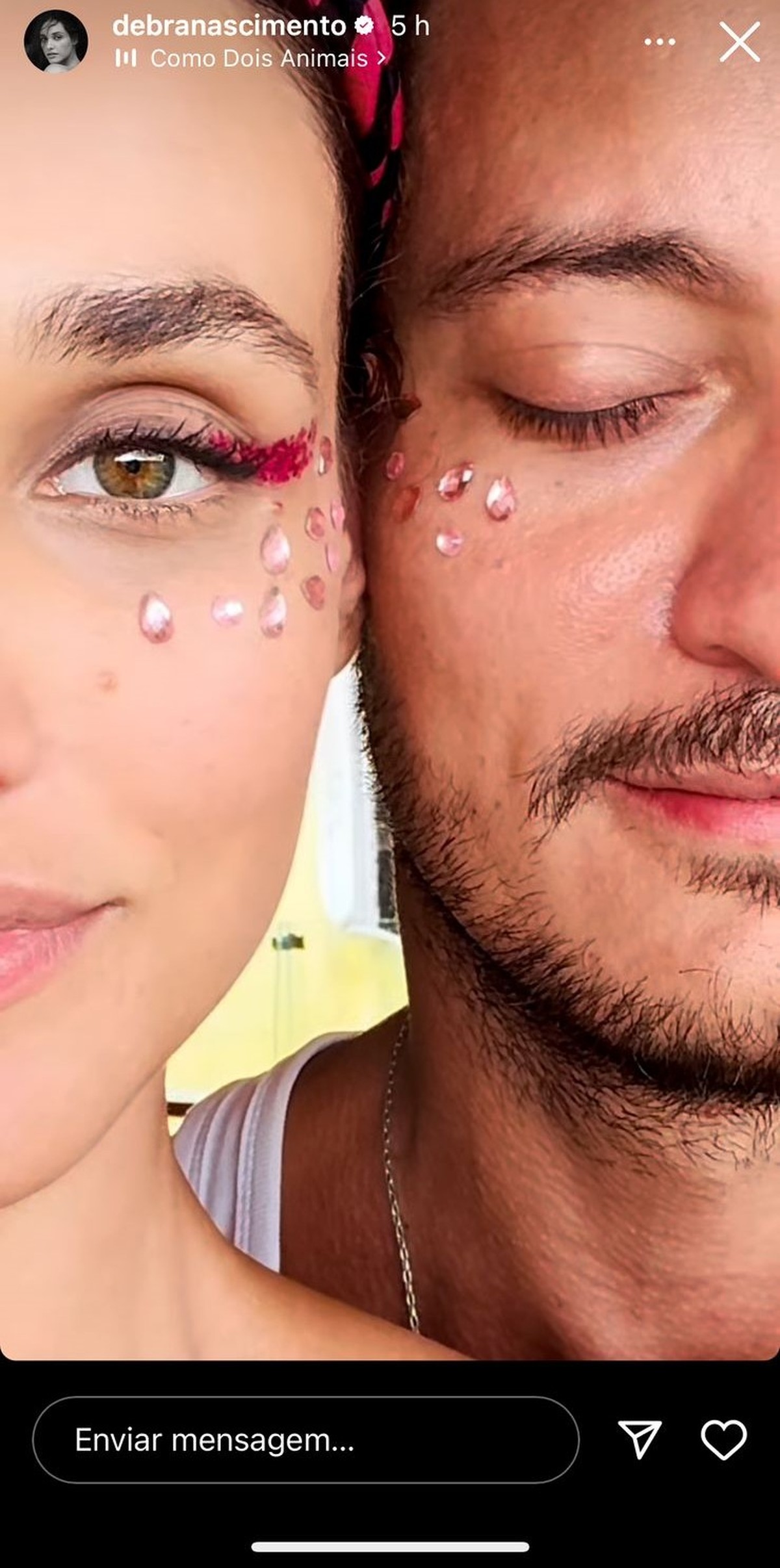 Débora Nascimento combina make de Carnaval com o namorado, Allan Souza Lima