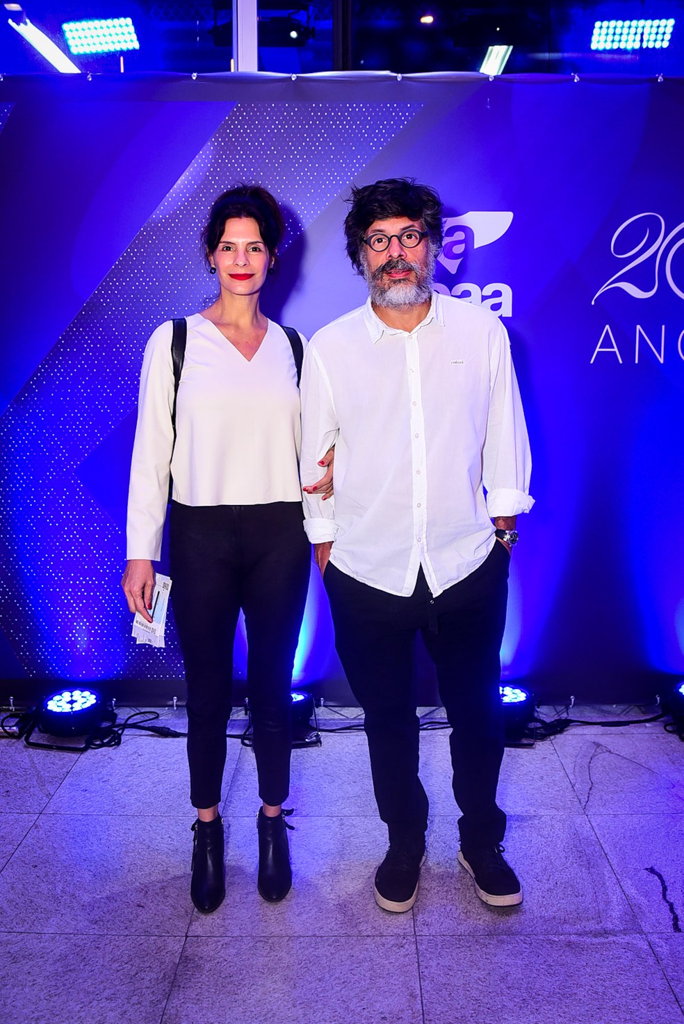 De looks combinados, Helena Ranaldi e o marido, Daniel Alvim, aparecem ...