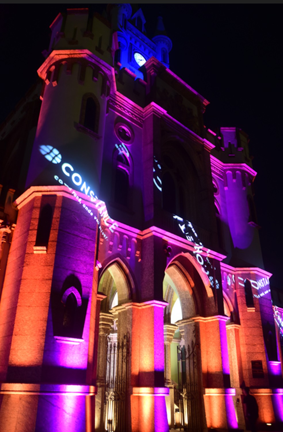 Constance celebra nova coleção de verão com desfile e surpresas