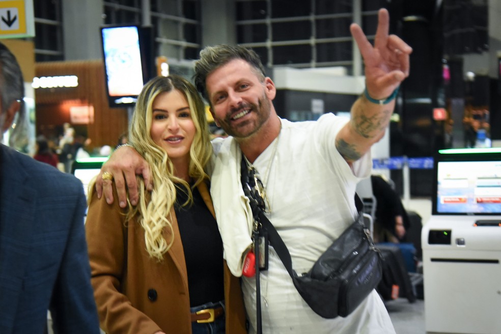 Novo romance? Henri Castelli é visto com criadora de conteúdo adulto em ...
