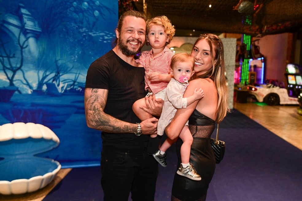 Leandro, do KLB, e Natália Guimarães celebram aniversário das filhas gêmeas; fotos