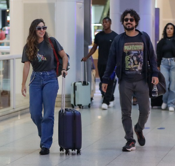 Namorados, Thati Lopes e George Sauma são clicados em aeroporto no Rio