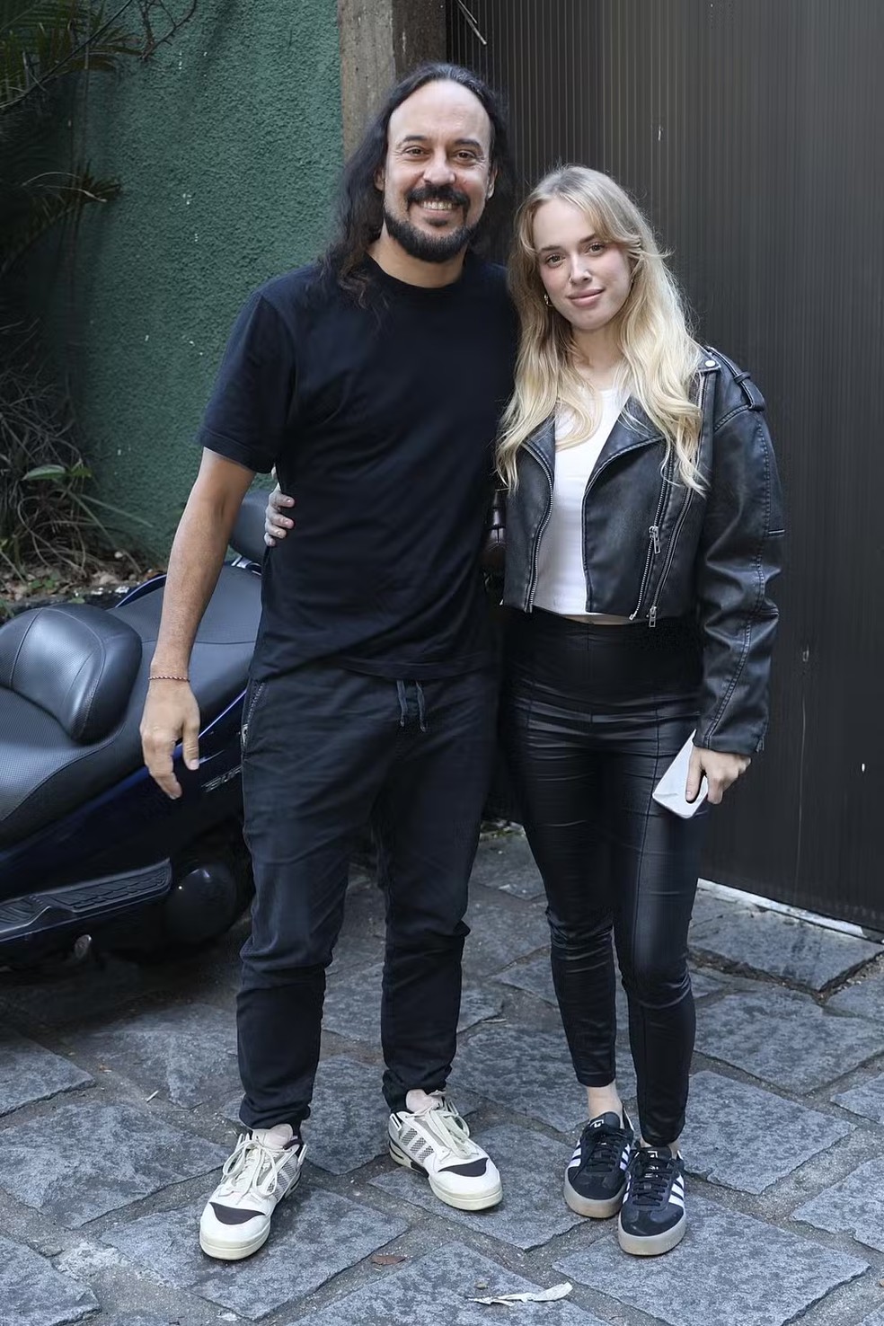 Gabriel O Pensador pede namorada de 24 anos em casamento: 'Celebrar o ...