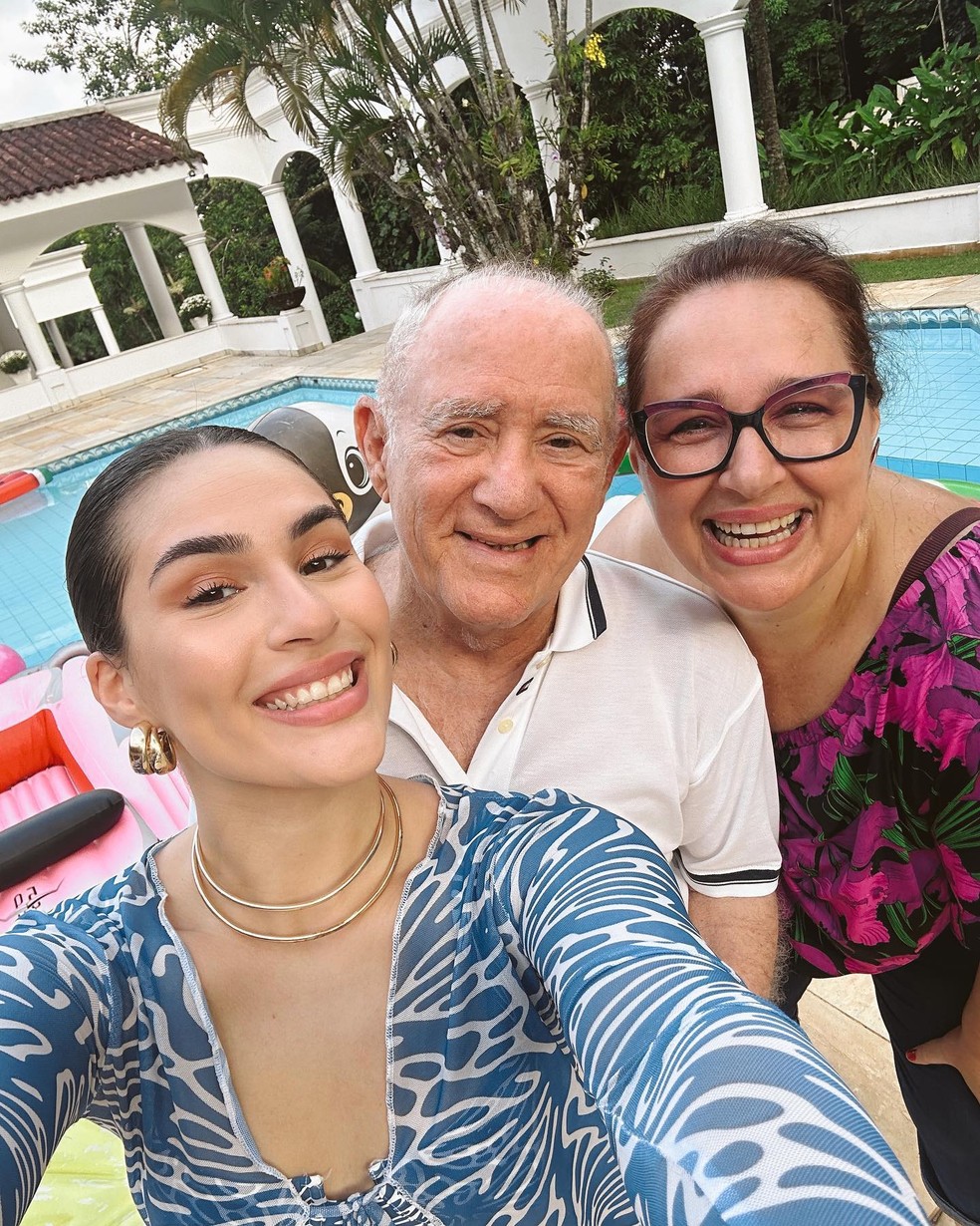 Lívian Aragão relembra primeiro beijo em cena e alvoroço por ser filha ...