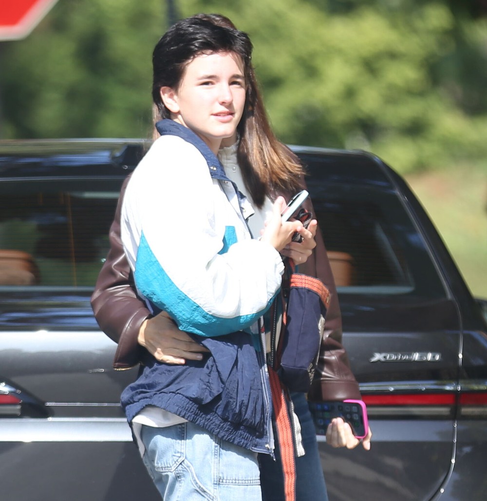 Jennifer Garner e Fin Affleck, de novo visual, são clicados em passeio