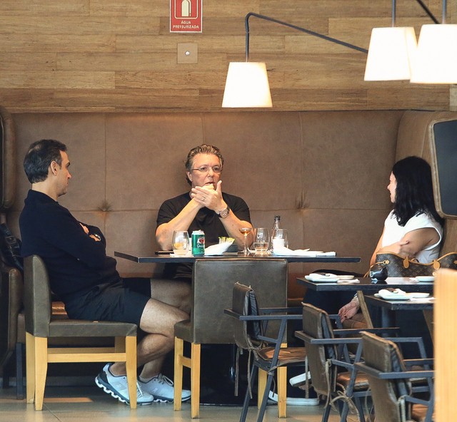 BBB 23: Tadeu Schmidt e Boninho jantam juntos em shopping carioca