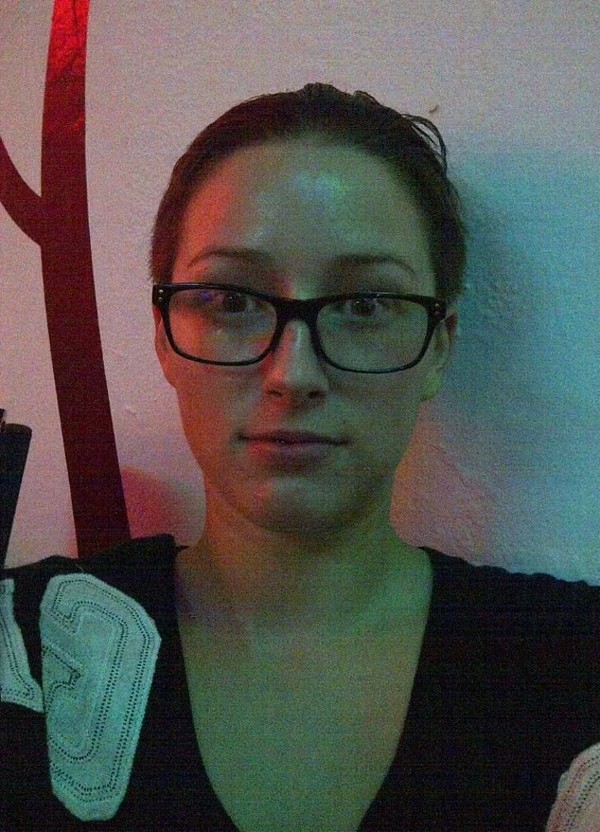 Influencer viciada em plásticas pretende mudar a cor dos olhos