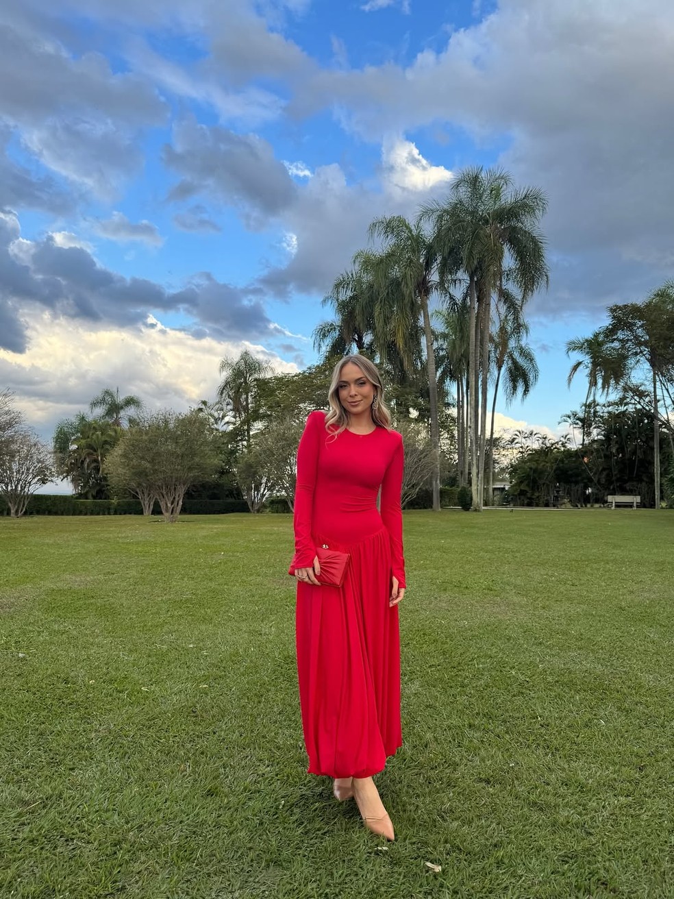 Com noiva grávida, influenciador Gusta se casa e reúne famosos em festa