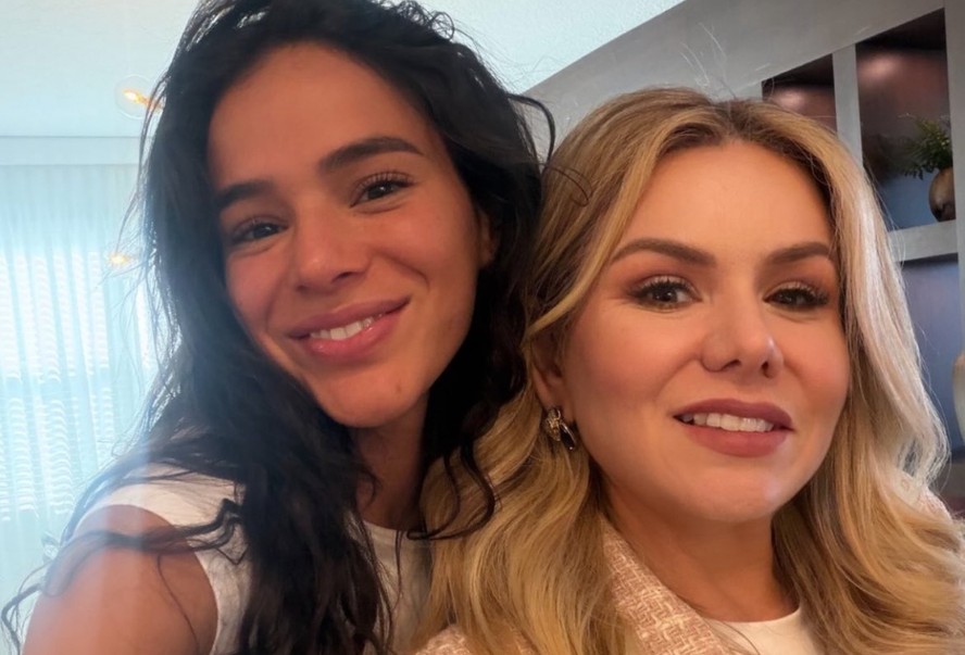 Bruna Marquezine chega em Orlando para Natal com a família e web ...