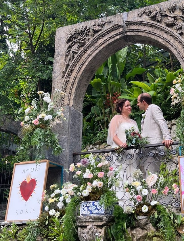 Leandra Leal e Guilherme Burgos abrem álbum de casamento