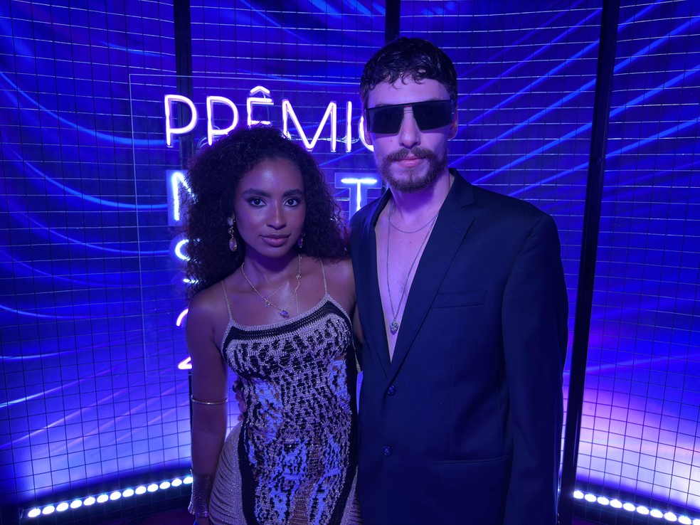 Gabz e Jaffar Bambirra marcam presença juntinhos no Prêmio Multishow 2024