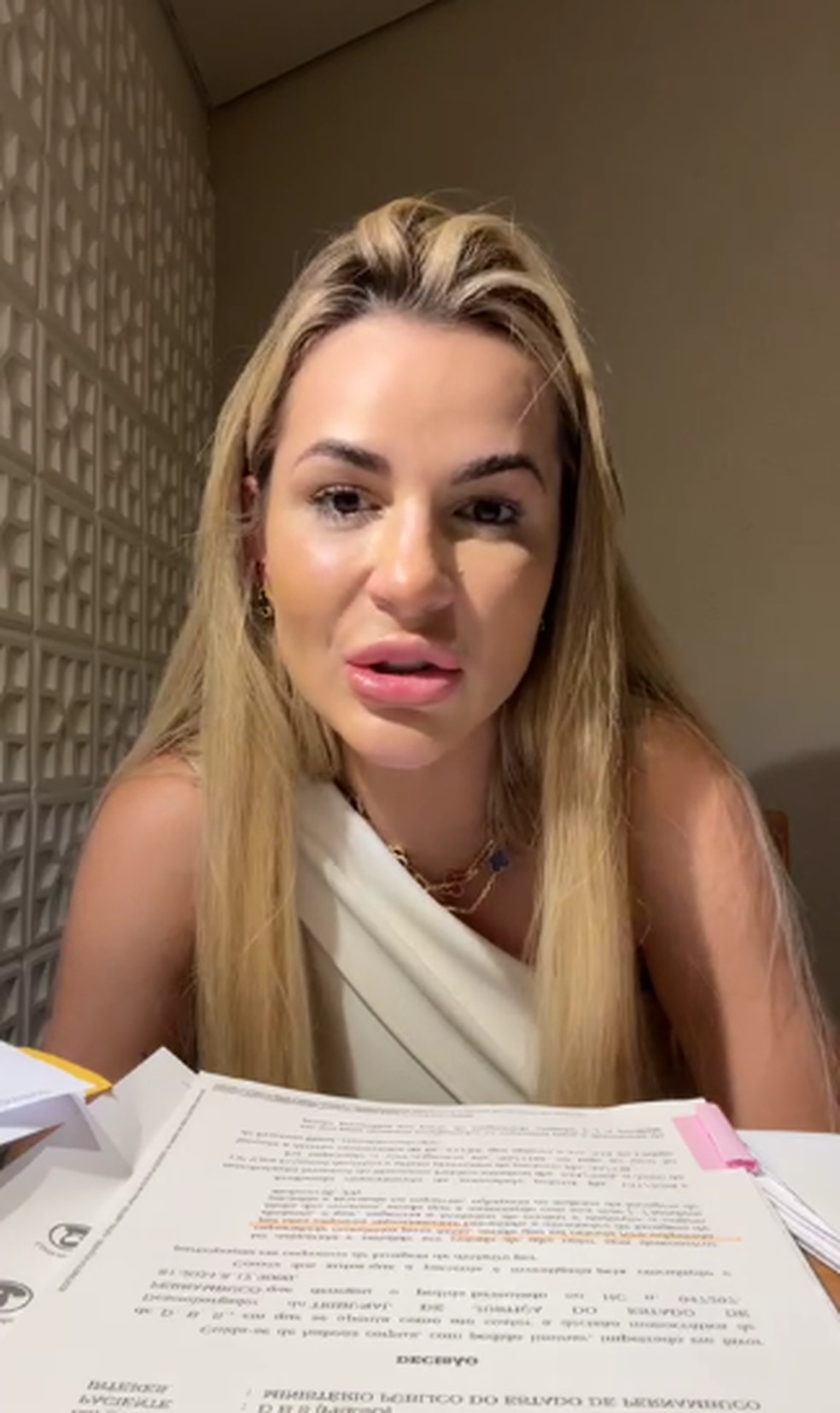 Deolane Bezerra chora ao falar o que motivou sua prisão: 'Ainda estamos ...