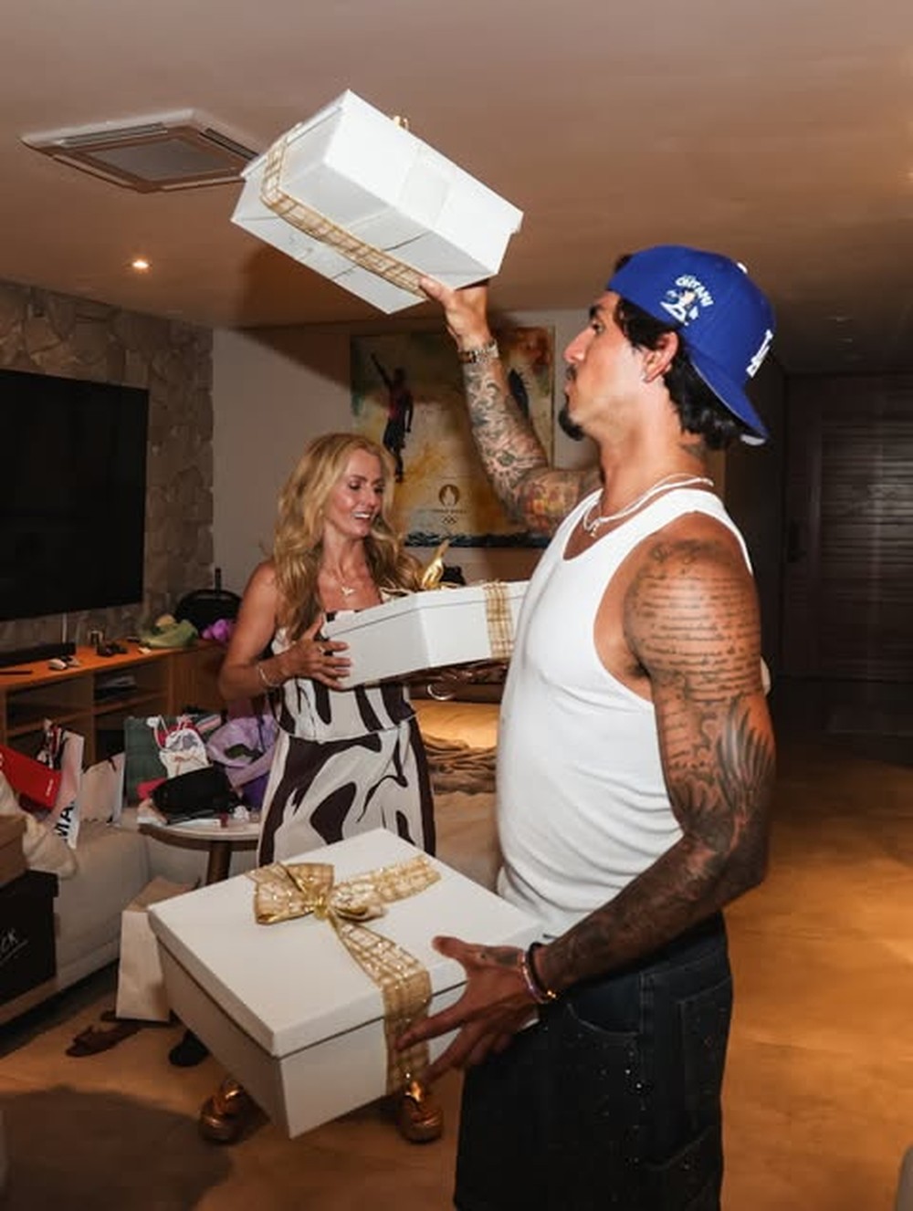 Gabriel Medina celebra fim de ano com namorada, Isabella Arantes