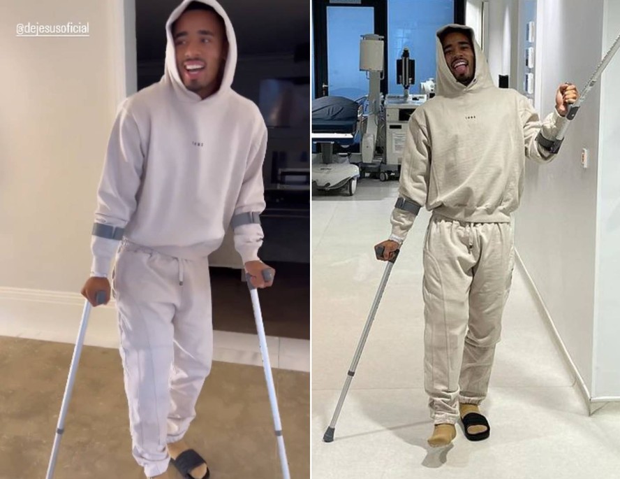 Gabriel Jesus aparece andando de muletas após cirurgia no joelho: 'Hora ...