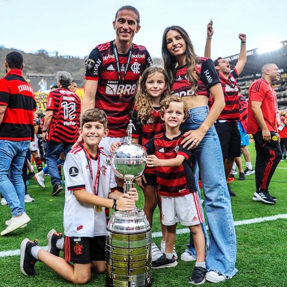 Filipe Luís, do Flamengo, curte passeio com a filha, Sara, de 8 anos