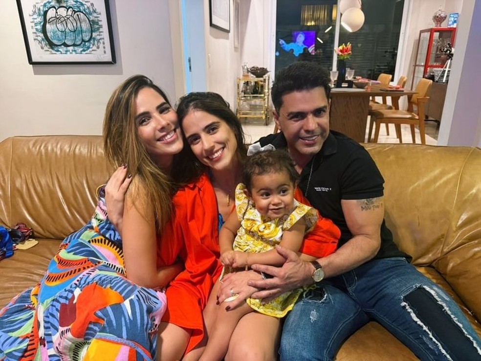 Zezé Di Camargo reúne as filhas em foto rara: 'Sempre arrumo um tempo'