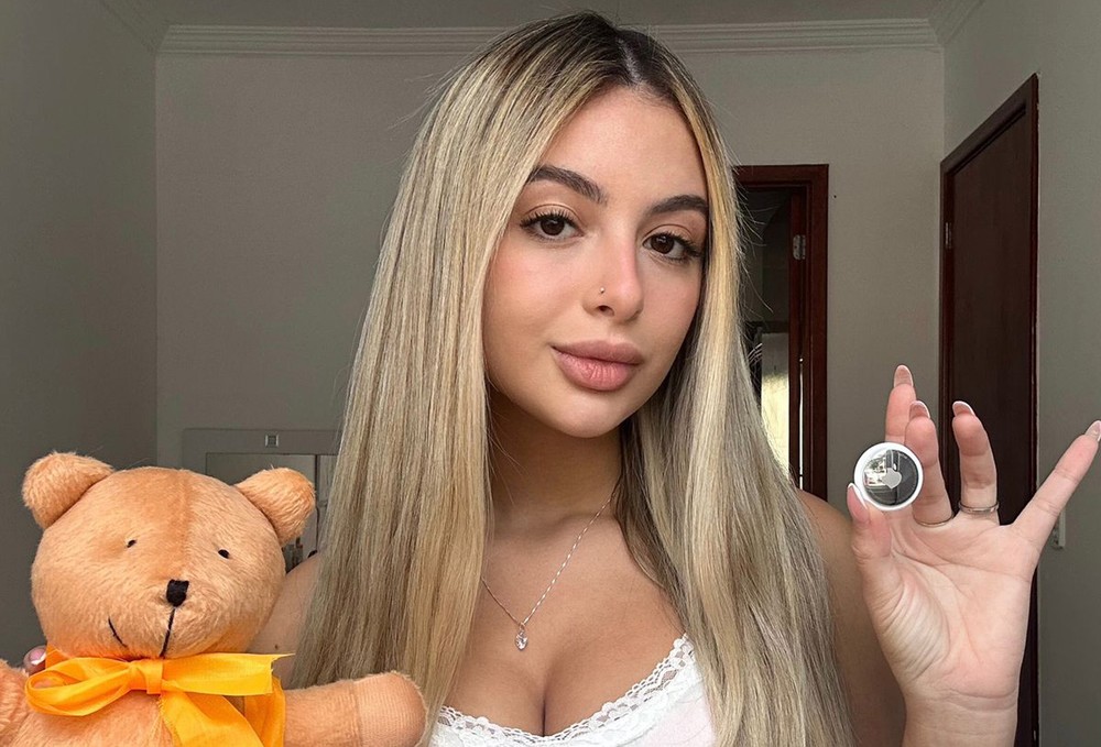 Musa do OnlyFans diz ter ganhado presente de fã com localizador escondido