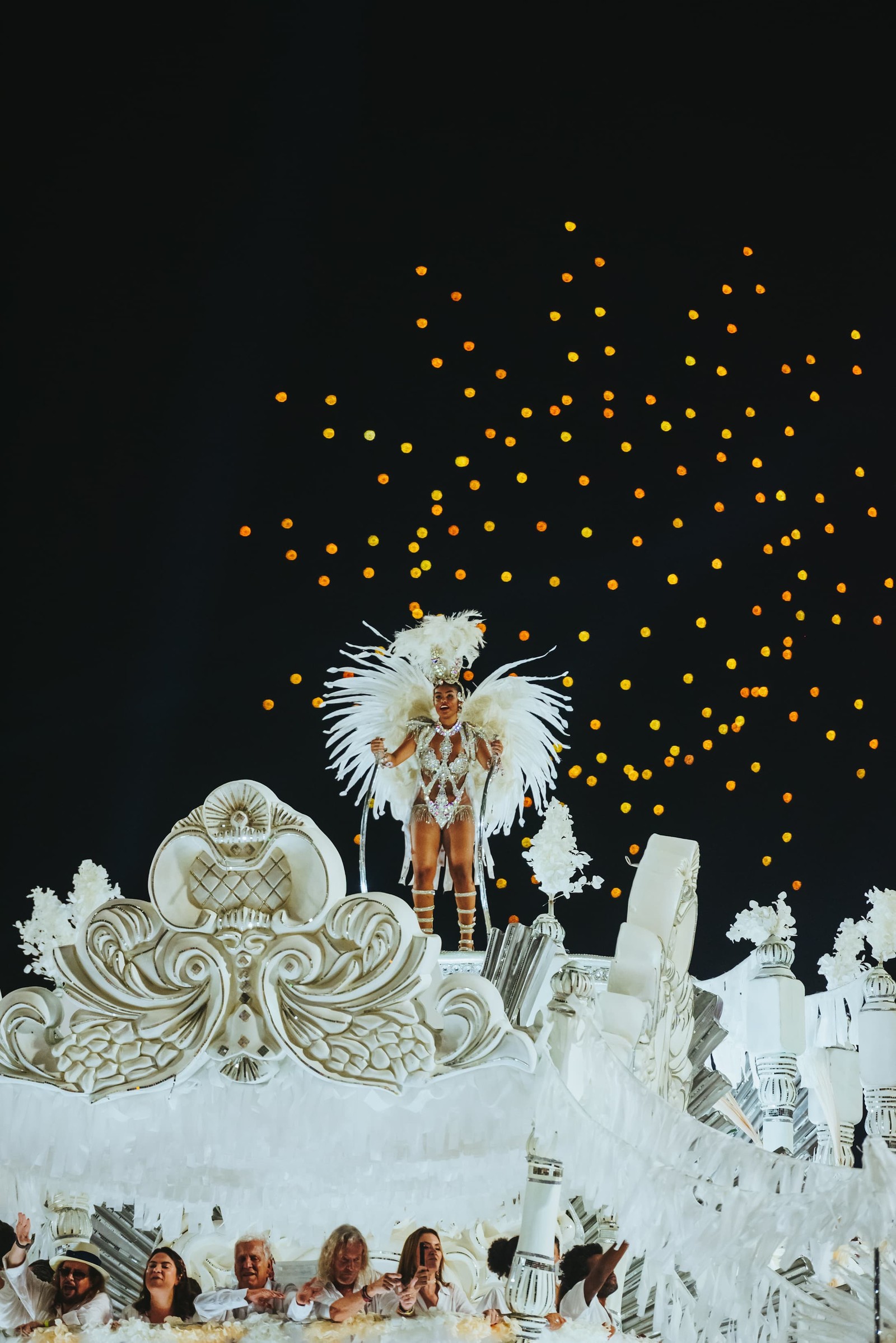 Lore Improta mostra o visual para desfilar como musa da Viradouro ...