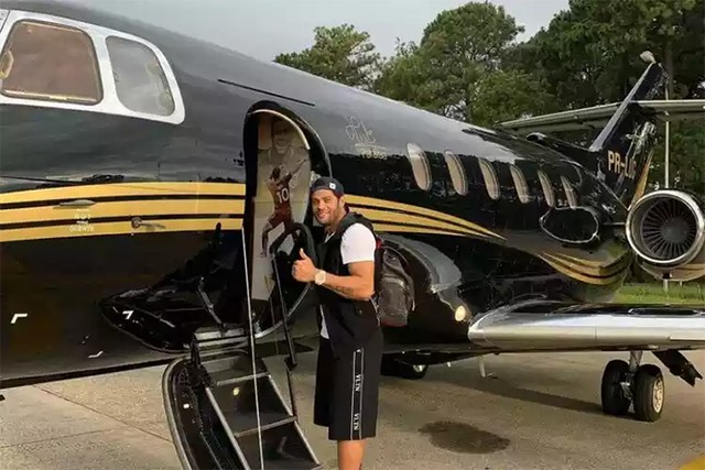 Chiquérrimos: 8 famosos que possuem jatinho particular