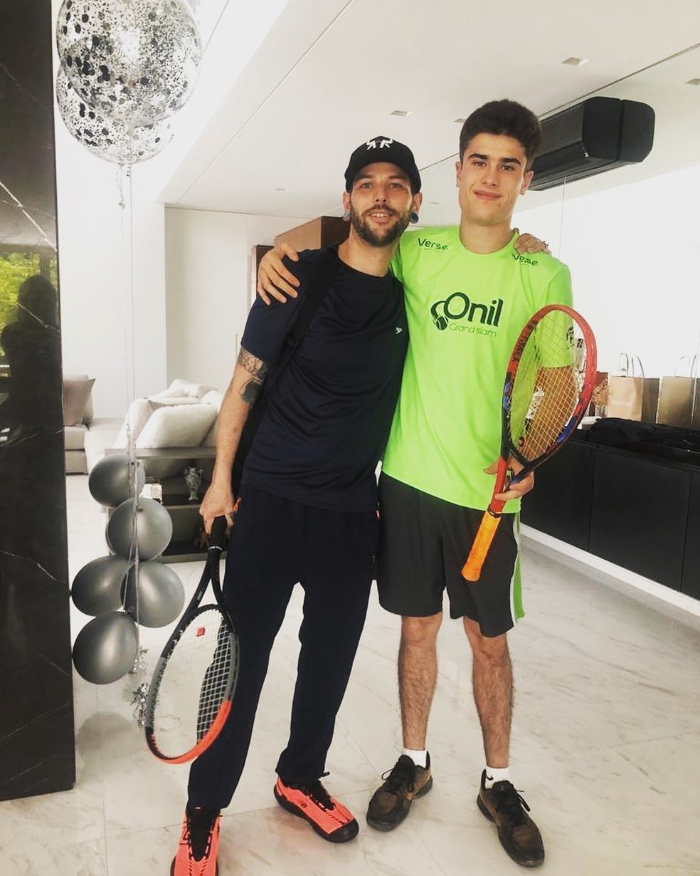 Filho brasileiro de Priscilla Presley, Navarone Garcia diz que aprendeu ...