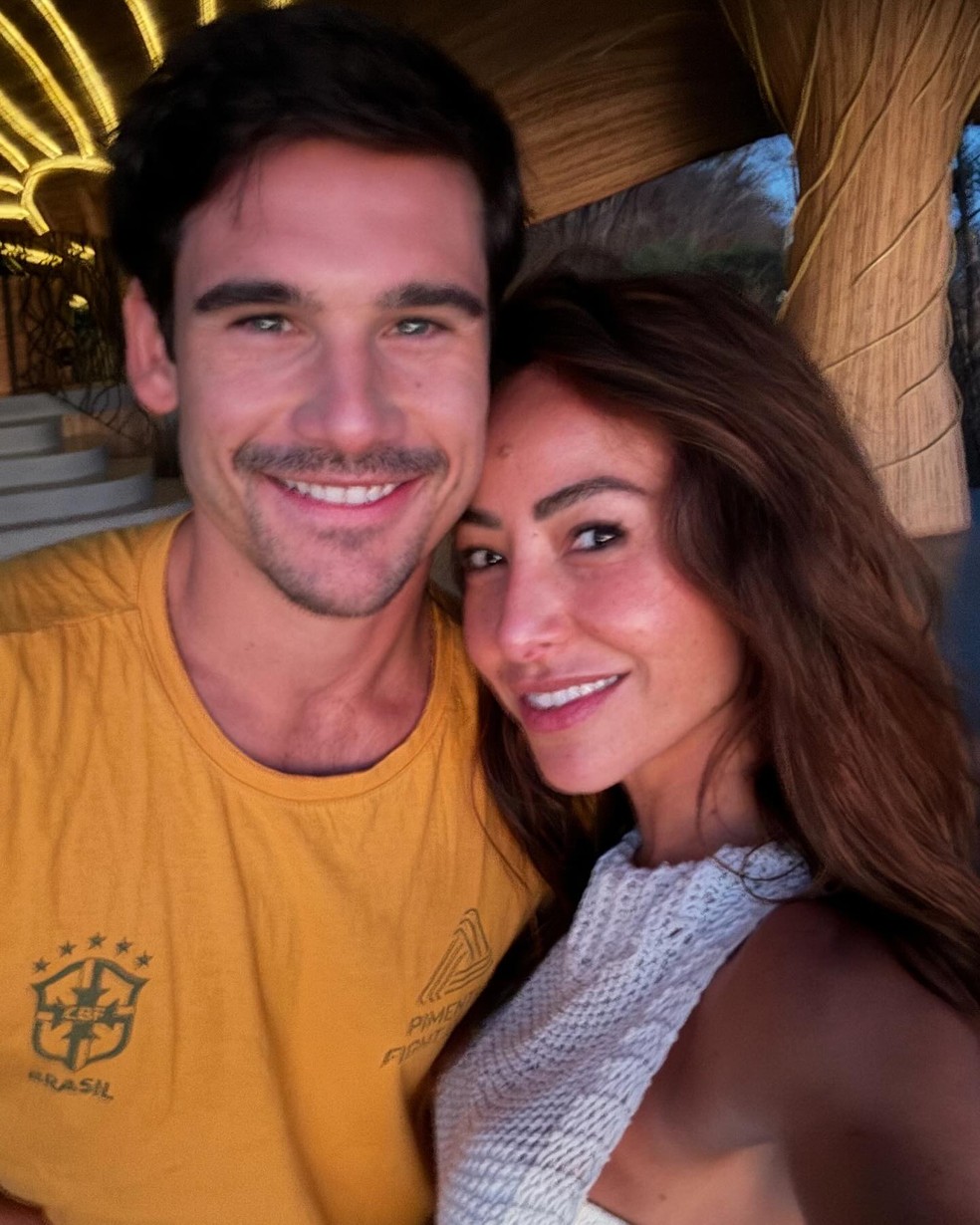 Do namoro ao noivado: 8 momentos nos 8 meses de amor de Sabrina Sato e ...