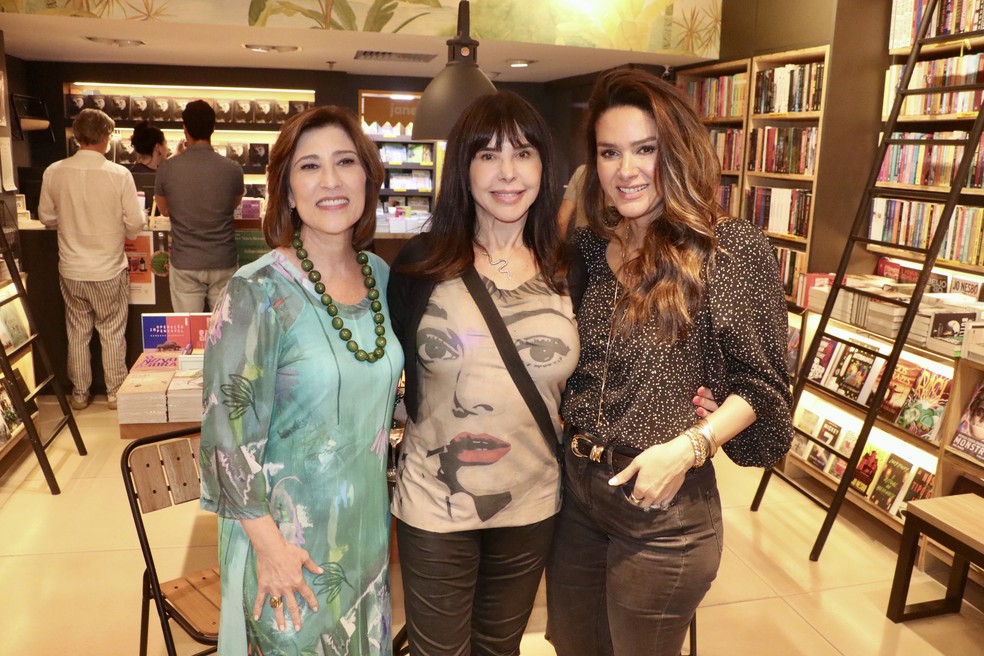 Fernanda Machado lança livro sobre maternidade no Rio; fotos