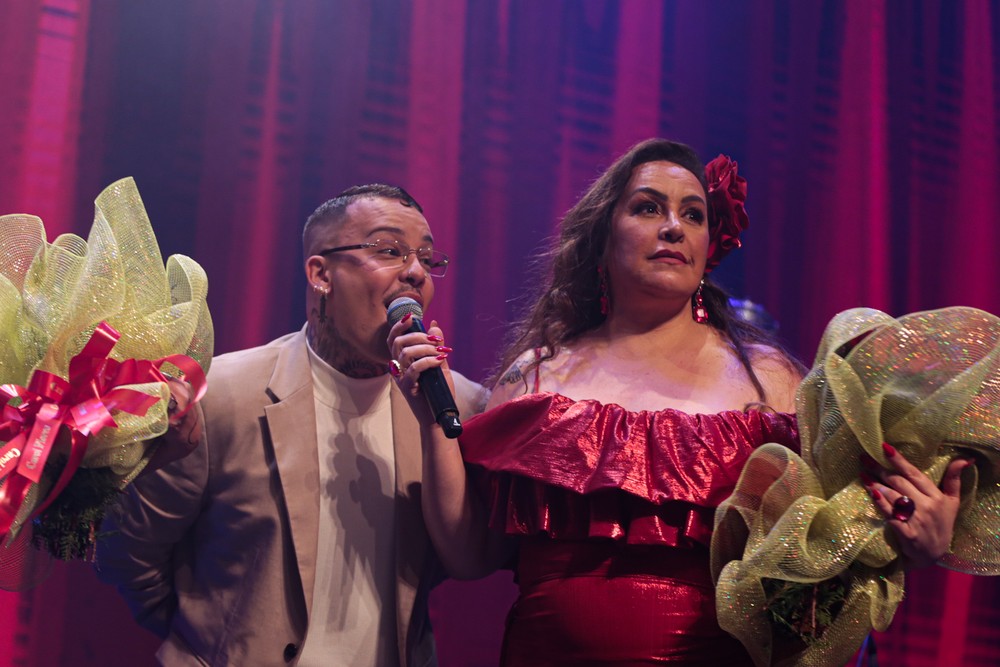 Gloria Groove canta com a mãe, Gina, em show de homenagem à Gal Costa