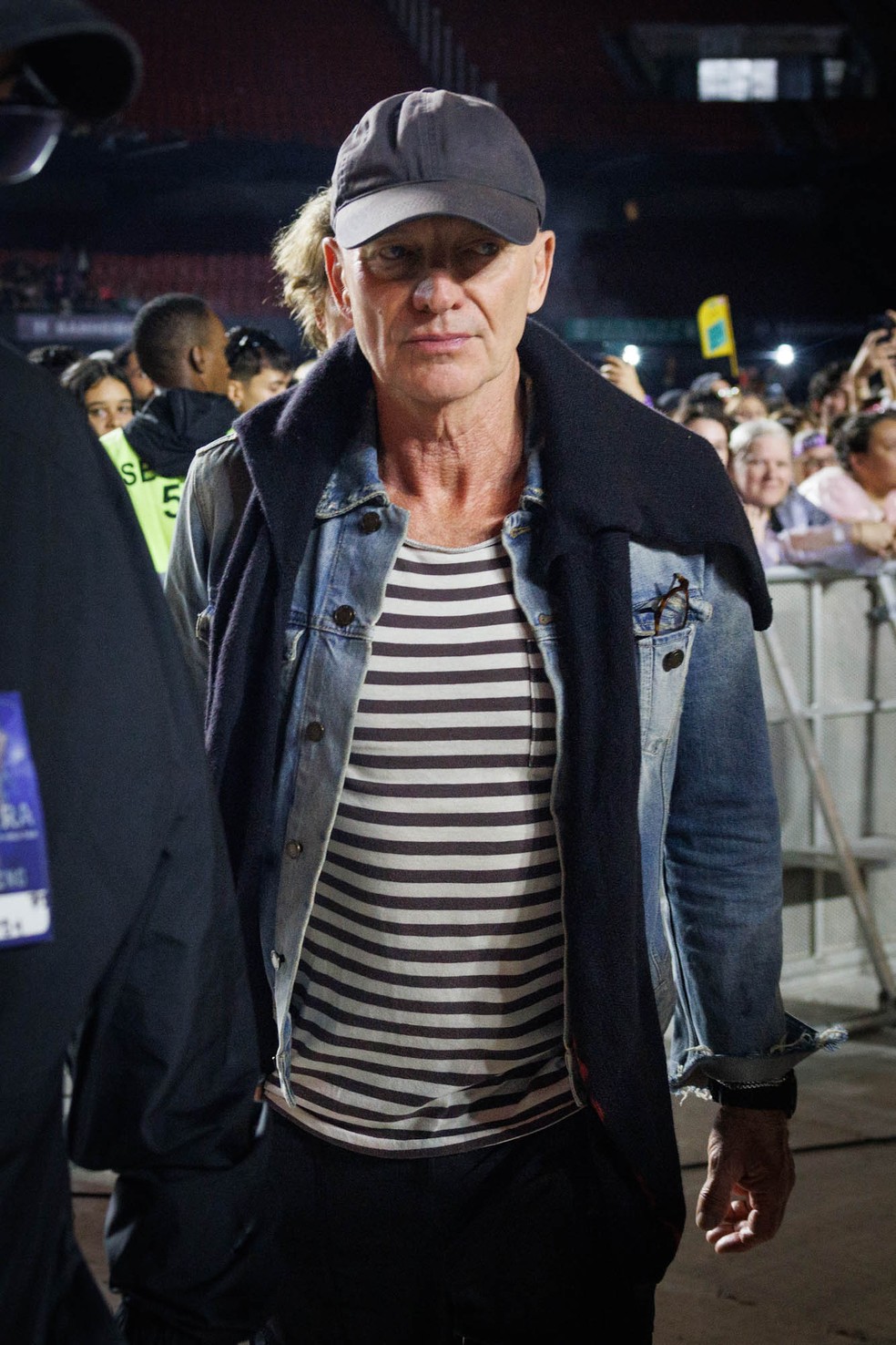 'À paisana', Sting assiste show de Shakira em São Paulo; fotos