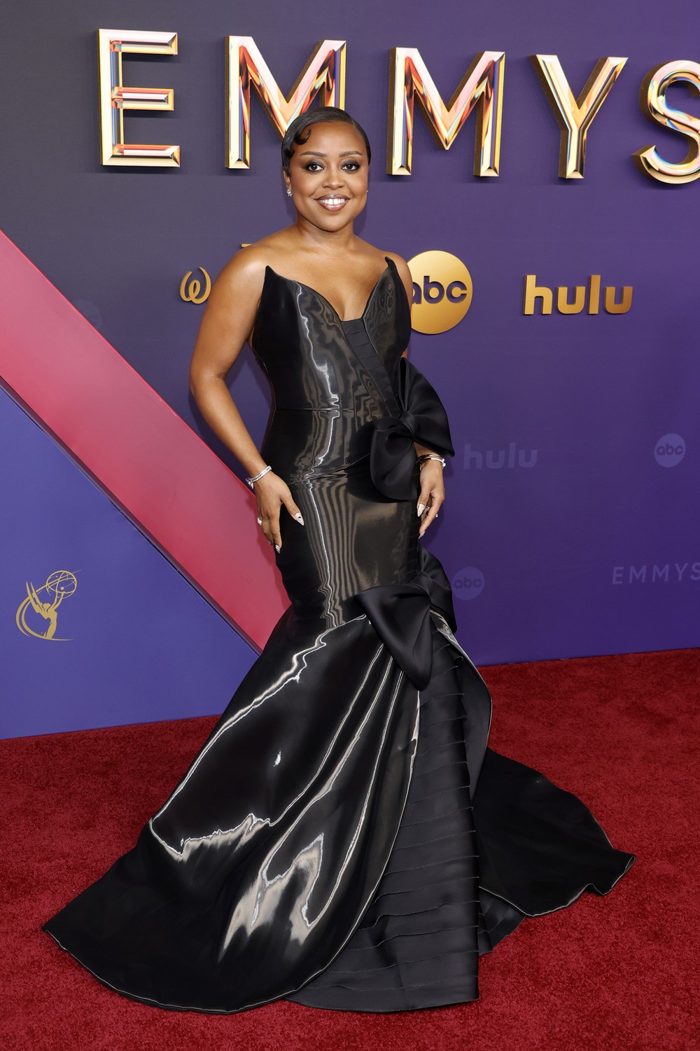 Emmy 2024: Veja os looks dos famosos no red carpet e vote no seu preferido