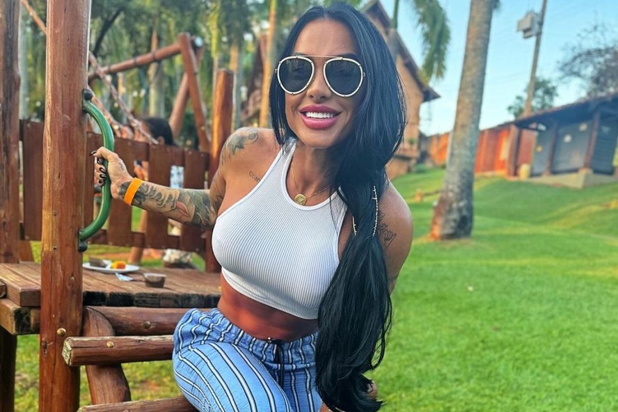 Kamila Simioni expõe traição do ex-marido: 'Covarde'