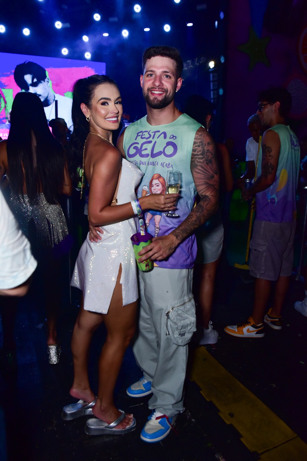 Hariany Almeida e Matheus Vargas trocam beijos em festa na Paraíba; fotos