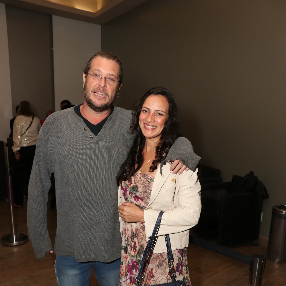 Wanessa Camargo é prestigiada por Dado Dolabella e família dele em show