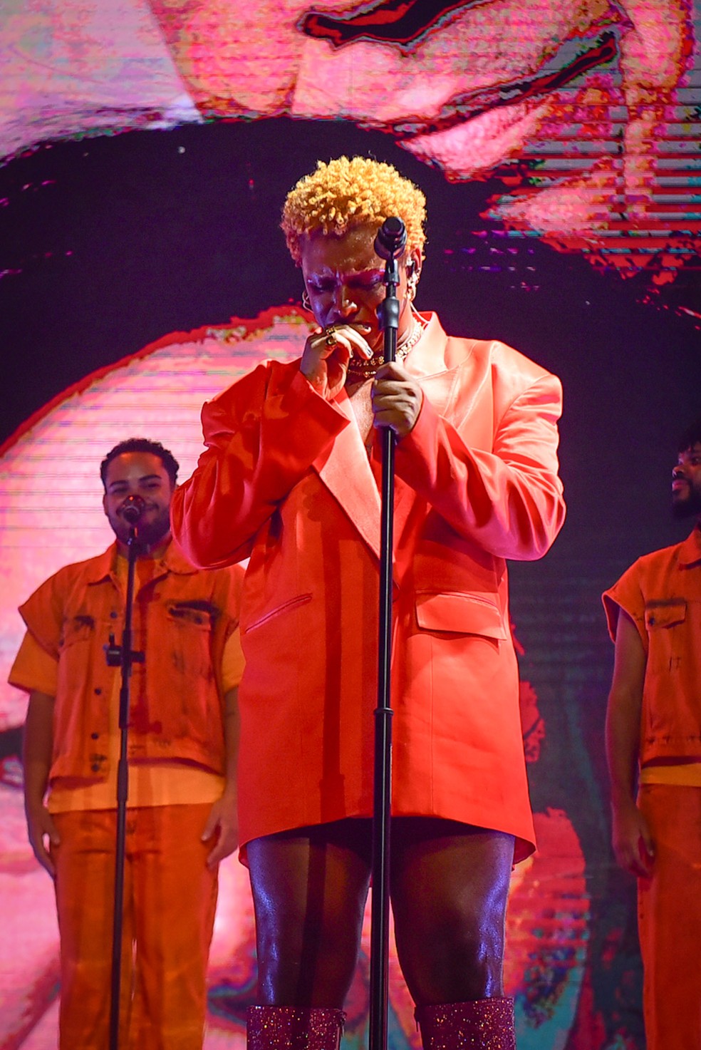 Liniker estreia turnê de álbum badalado 'Caju' em show com presença de ...
