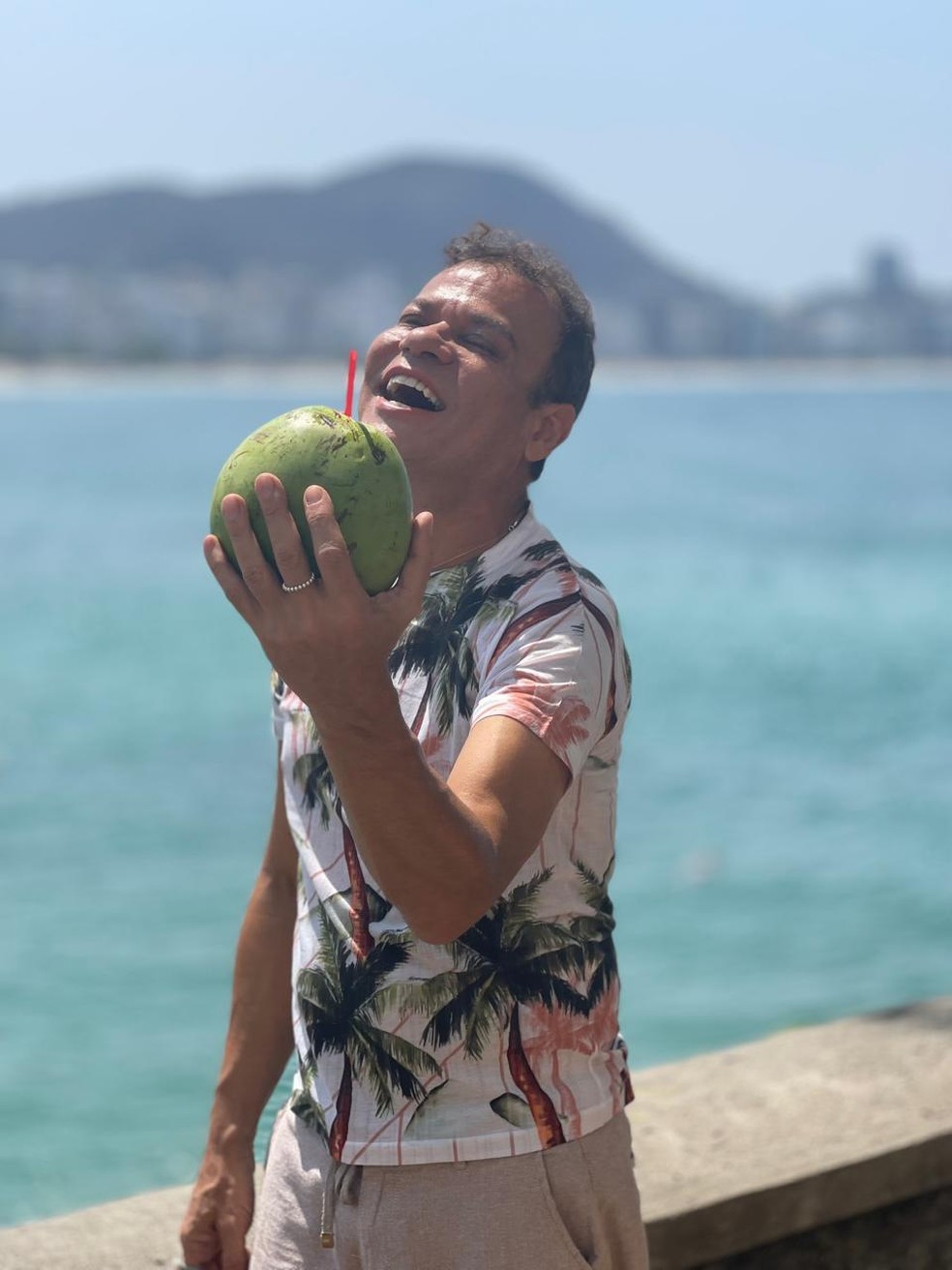 Ex-BBB Daniel Rolim prepara turnê de monólogo de humor e critica perfil de novos 'brothers'