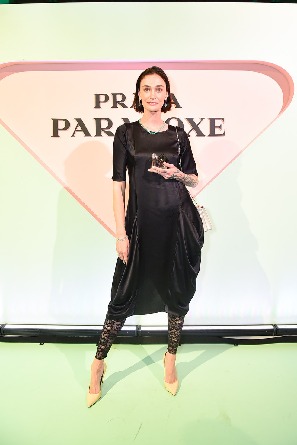 IZA brilha em evento com famosas e homenageia Rita Lee: 'Pioneira'