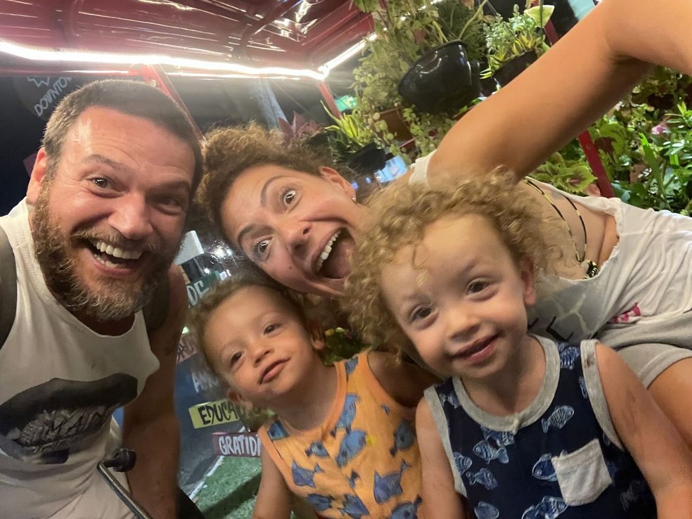 Fabiula Nascimento e Emílio Dantas celebram 2 anos dos filhos gêmeos ...