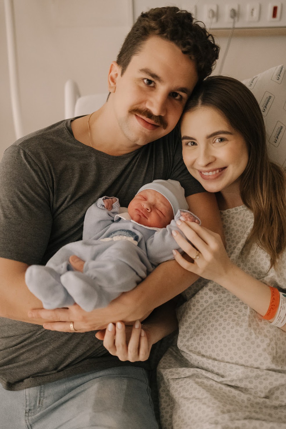 Fe Tumas e Lucas Guerrera anunciam o nascimento de João Luca — Foto ...